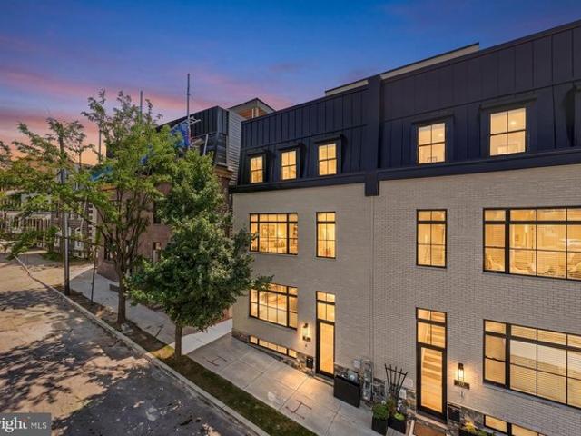 206 Kalos St, Philadelphia, PA 19128