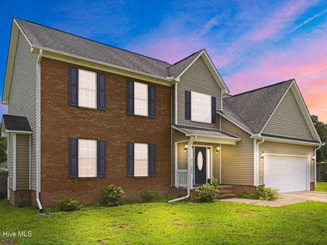 206 Honey Ct E, Jacksonville, NC 28540