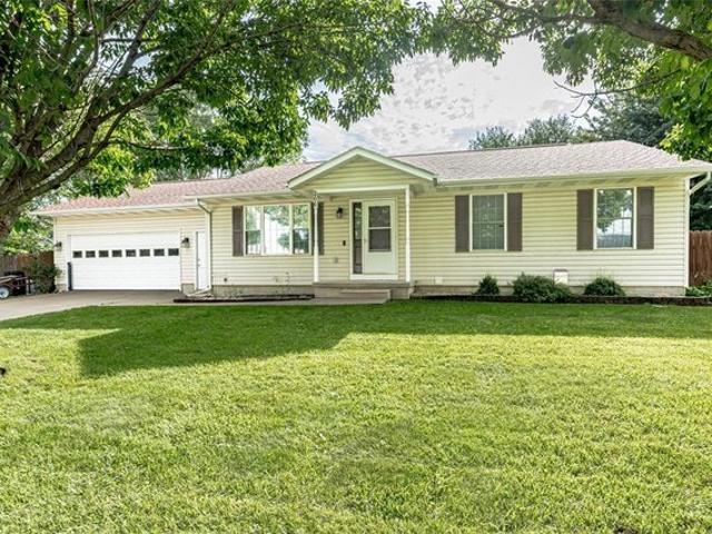 206 Hope Ave, Urbana, IA 52345
