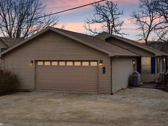 206 Horseshoe Dr, Montezuma, IA 50171