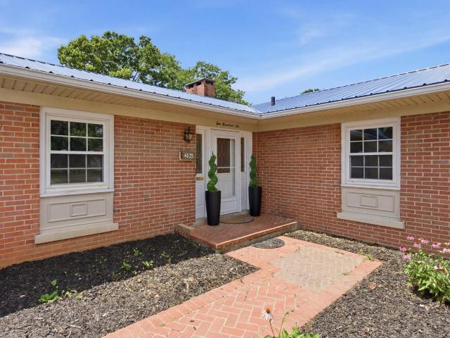 206 Hiawatha Trail