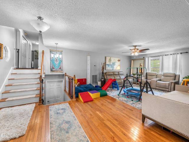 206 Hickory Lane