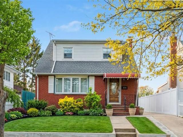 206 Hunnewell Ave, Elmont, NY 11003