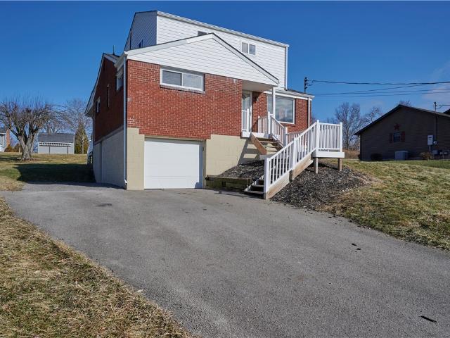 206 Oak Dr