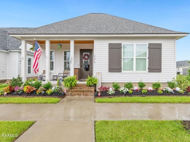 206 Oak Village Dr, Scott, LA 70583