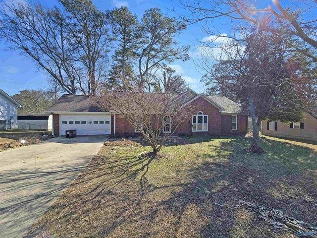 206 Ohara Dr, Albertville, AL 35950