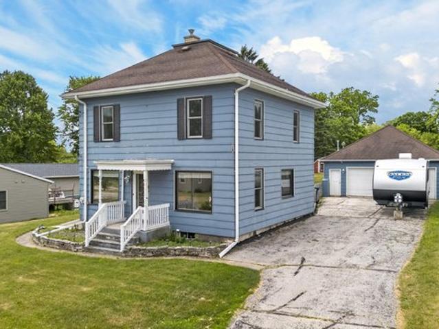 206 Lake St, Cascade, WI 53011