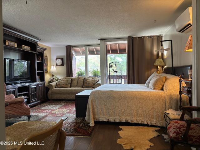 206 Lakeside Villa