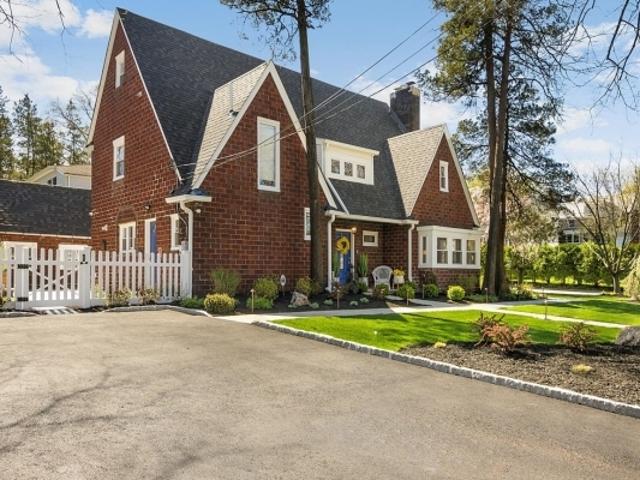 206 Lakeview Ave
