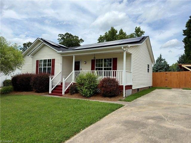 206 Larkspur Ln, Thomasville, NC 27360