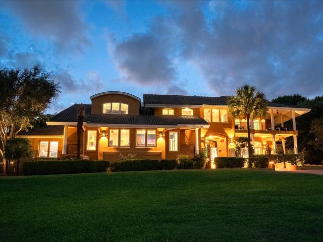 206 Las Lomas Dr