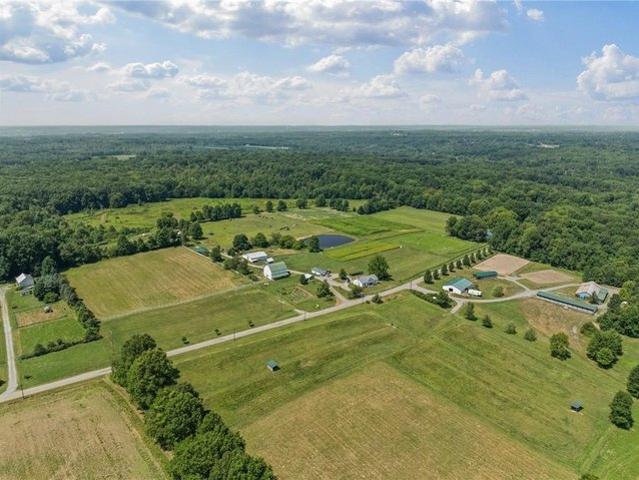 206 Lee Rd, Grove City, PA 16127