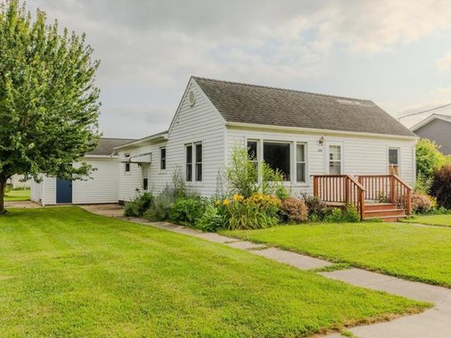 206 Main St, Fort Atkinson, IA 52144