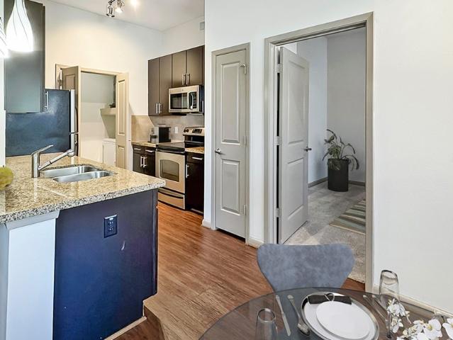 206 McGowen St, Unit 2201, Houston, TX 77006 | MLS #28004 | Compass