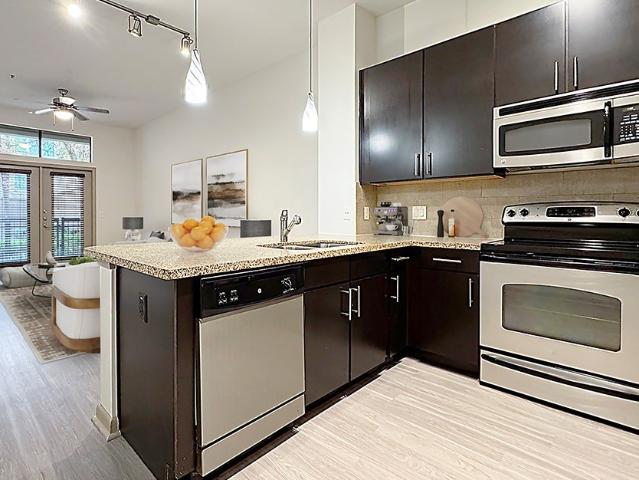 206 McGowen St, Unit 3108, Houston, TX 77006 | MLS #33887 | Compass