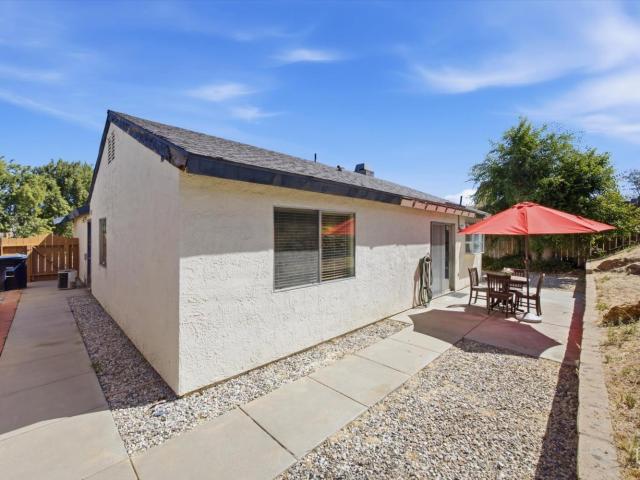 206 Meadowbrook Court