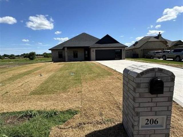 206 Meadowland, Cache, OK 73527