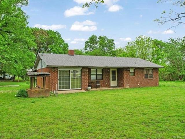 206 N 5th St, Milburn, OK 73450
