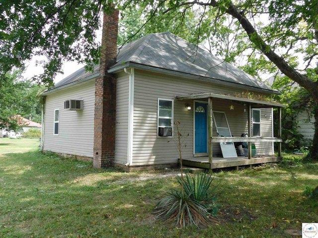 206 N 6th Street Ave, Deepwater, MO 64740