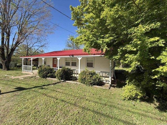 206 N Vine St, Mountain View, AR 72560
