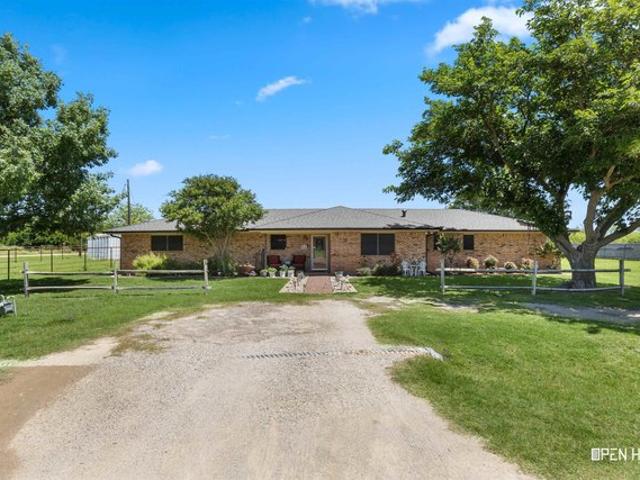 206 N Cypress Ave, Petrolia, TX 76367