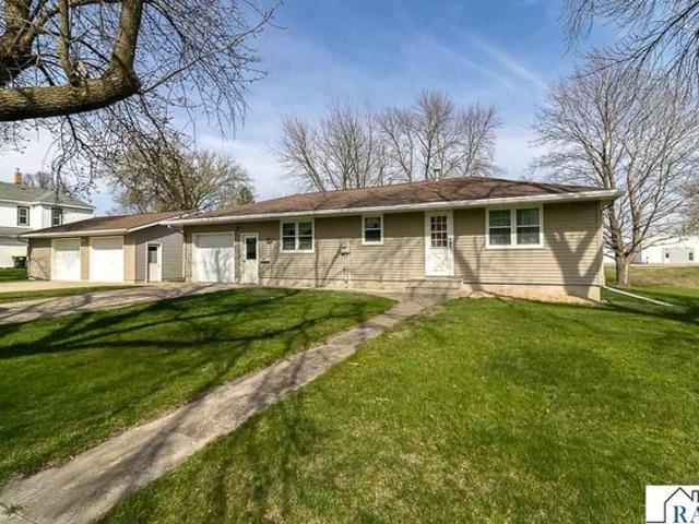 206 NE Drew Ave, Madelia, MN 56062