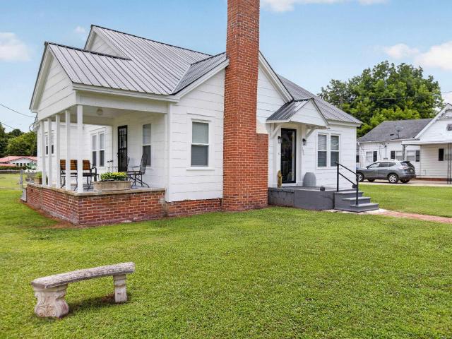 206 S Center Avenue