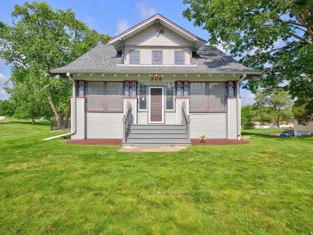 206 S Hackett Rd, Waterloo, IA 50701