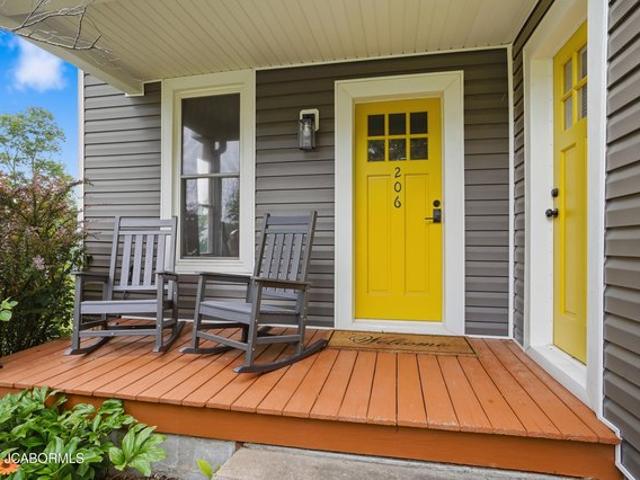 206 S Howard St, New Franklin, MO 65274