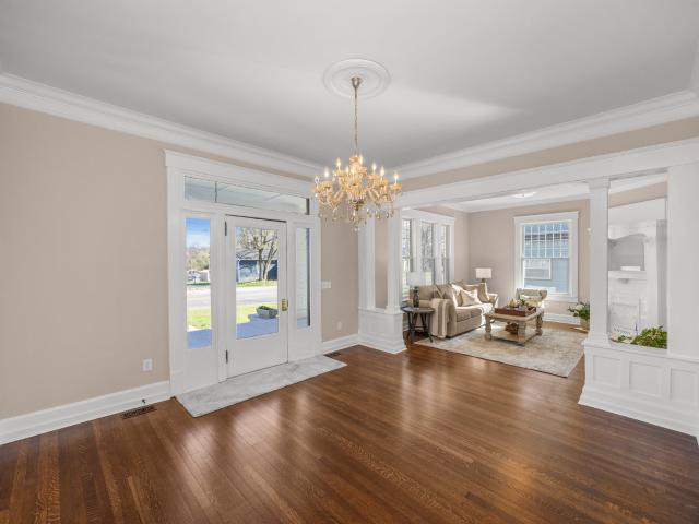 206 S Main St