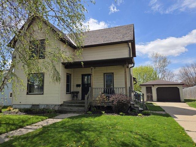 206 S Montgomery St, Watertown, WI 53094