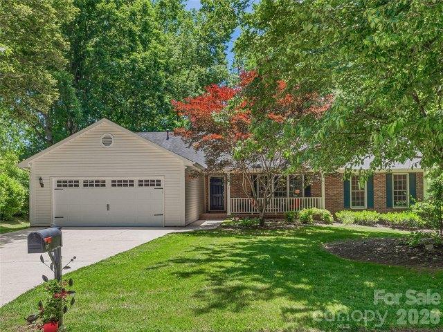 206 Southwood Ct, Fletcher, NC 28732
