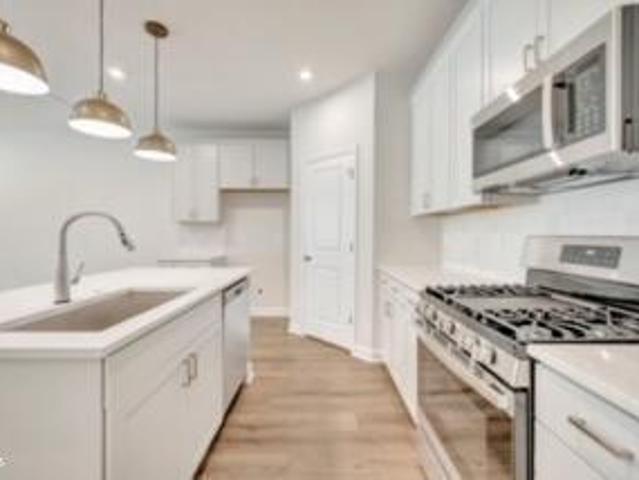 206 Solaire Alley