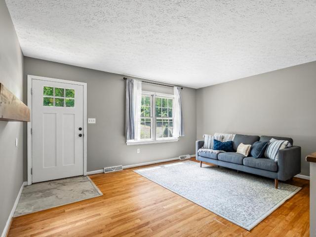 206 Simsbury Lane