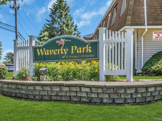 206 Storm Dr, Holtsville, NY 11742