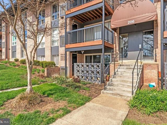 206 Park Terrace Ct SE Apt 38, Vienna, VA 22180