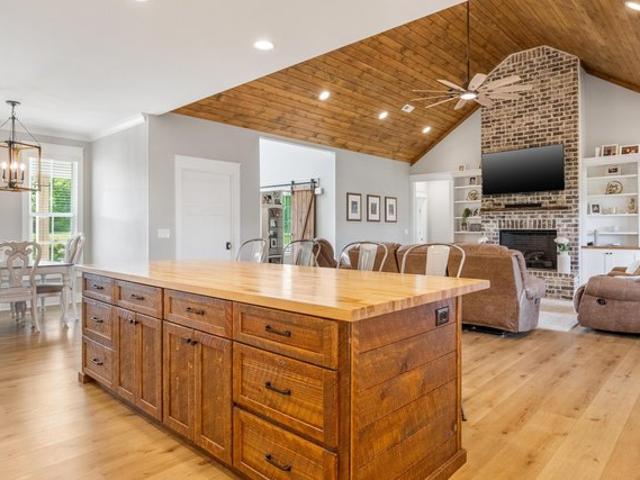 206 Rochelle Cir NE, Charleston, TN 37310
