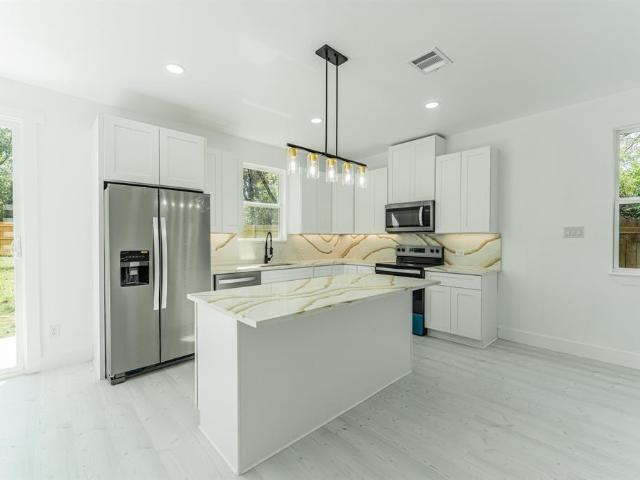 206 Ross Street W