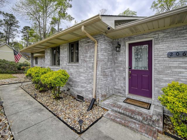 206 Ravenswood Road