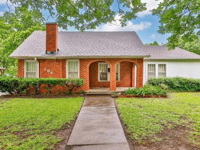 206 Ritchey St, Gainesville, TX 76240
