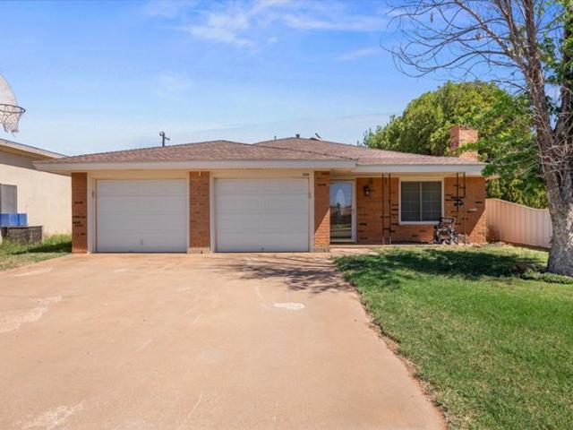 206 W 7th St, Sundown, TX 79372