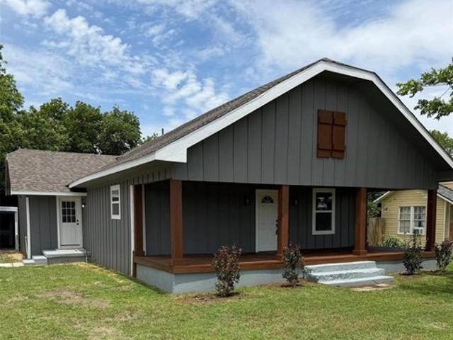 206 W 8th St, Venus, TX 76084