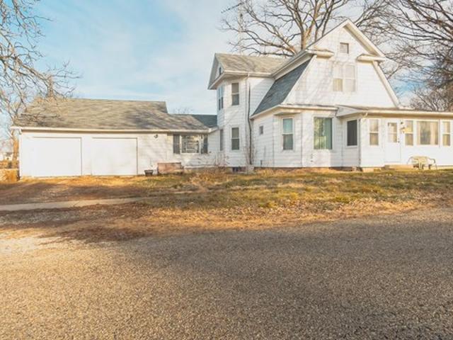 206 W 1st St, Lostant, IL 61334