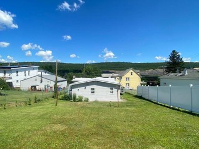 206 W Early Ave, Coaldale, PA 18218