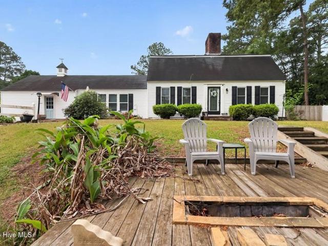 206 Woodland Dr, Clinton, NC 28328