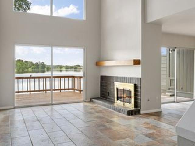 206 Waters Edge, Huntsville, TX 77340