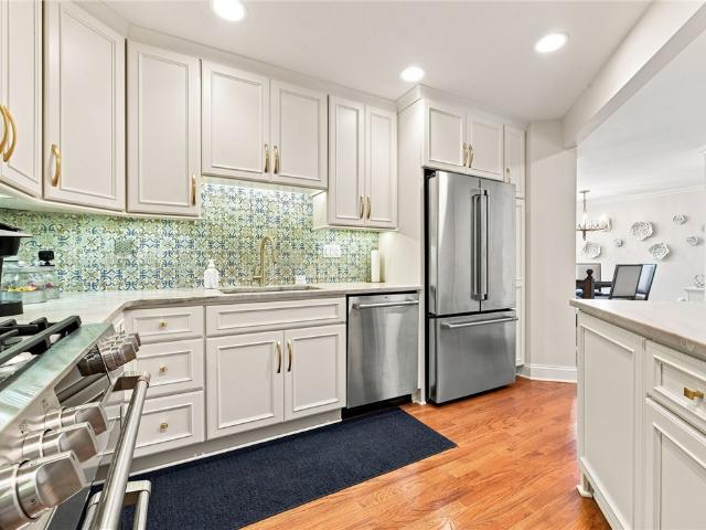 206 Waterside Dr