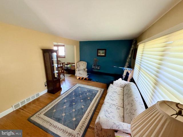 206 Waverly Road