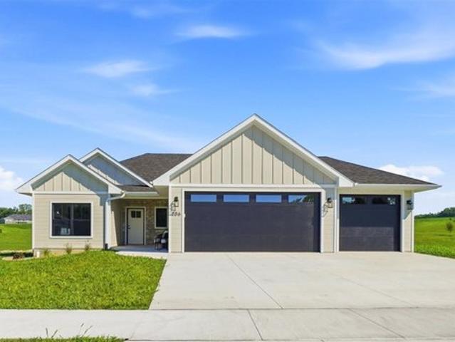 206 Westwood Cir, Kalona, IA 52247