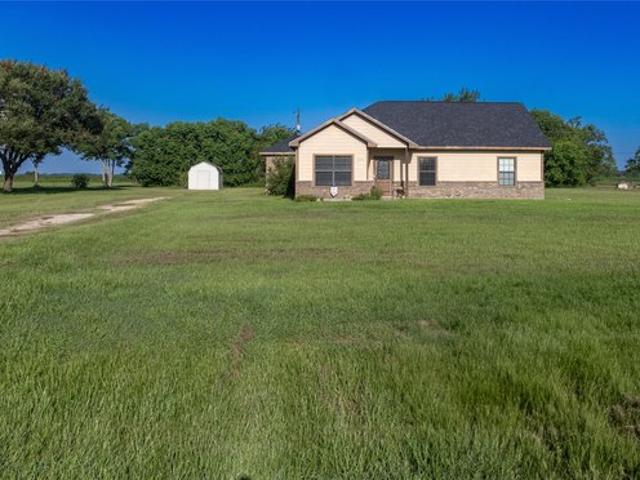 206 Whitewing Trl, El Campo, TX 77437